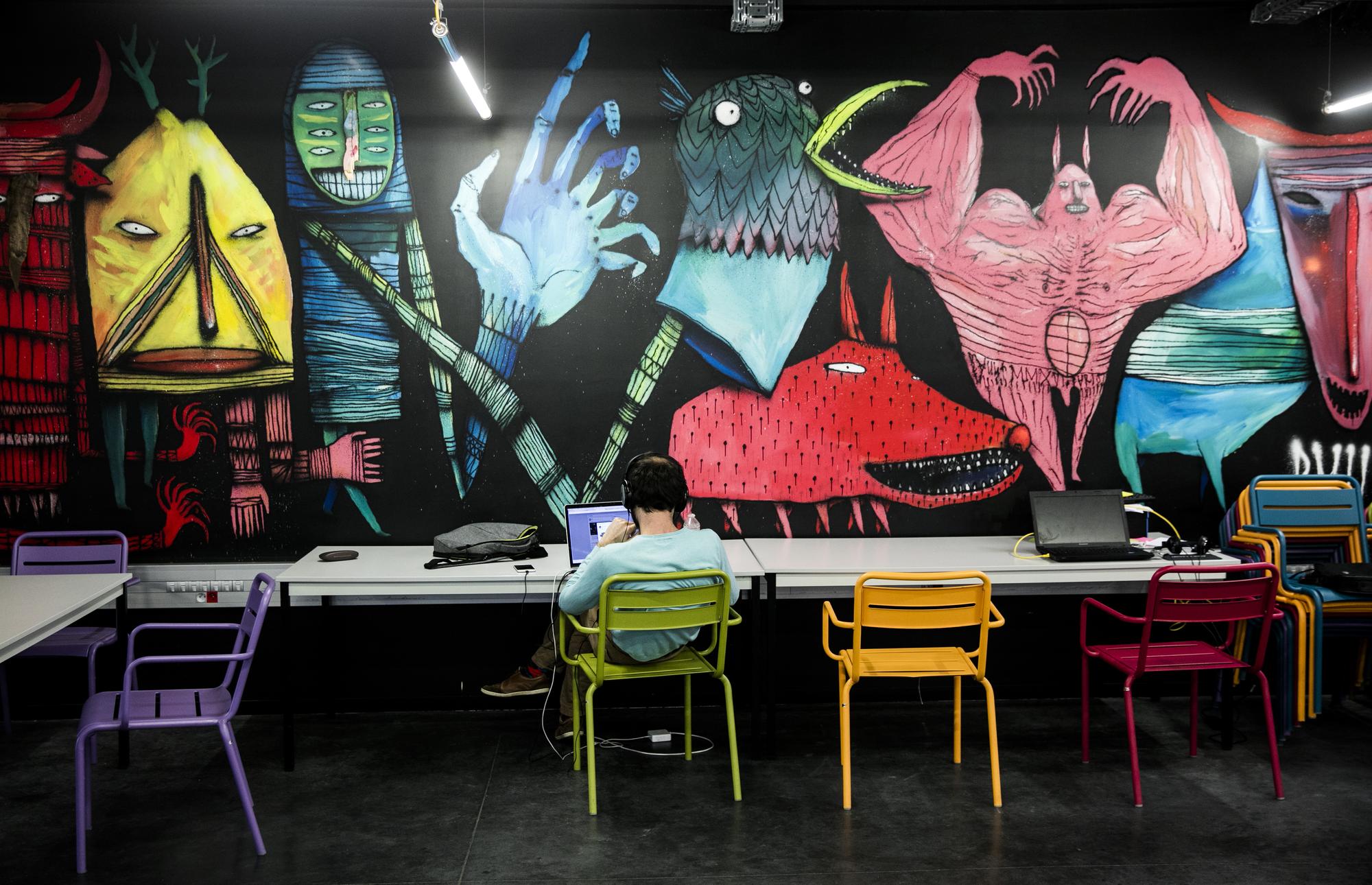 8萬人申請，錄取900人，4成沒高中文憑──從巴黎到矽谷，School 42掀起的高教實驗 - 報導者 The Reporter